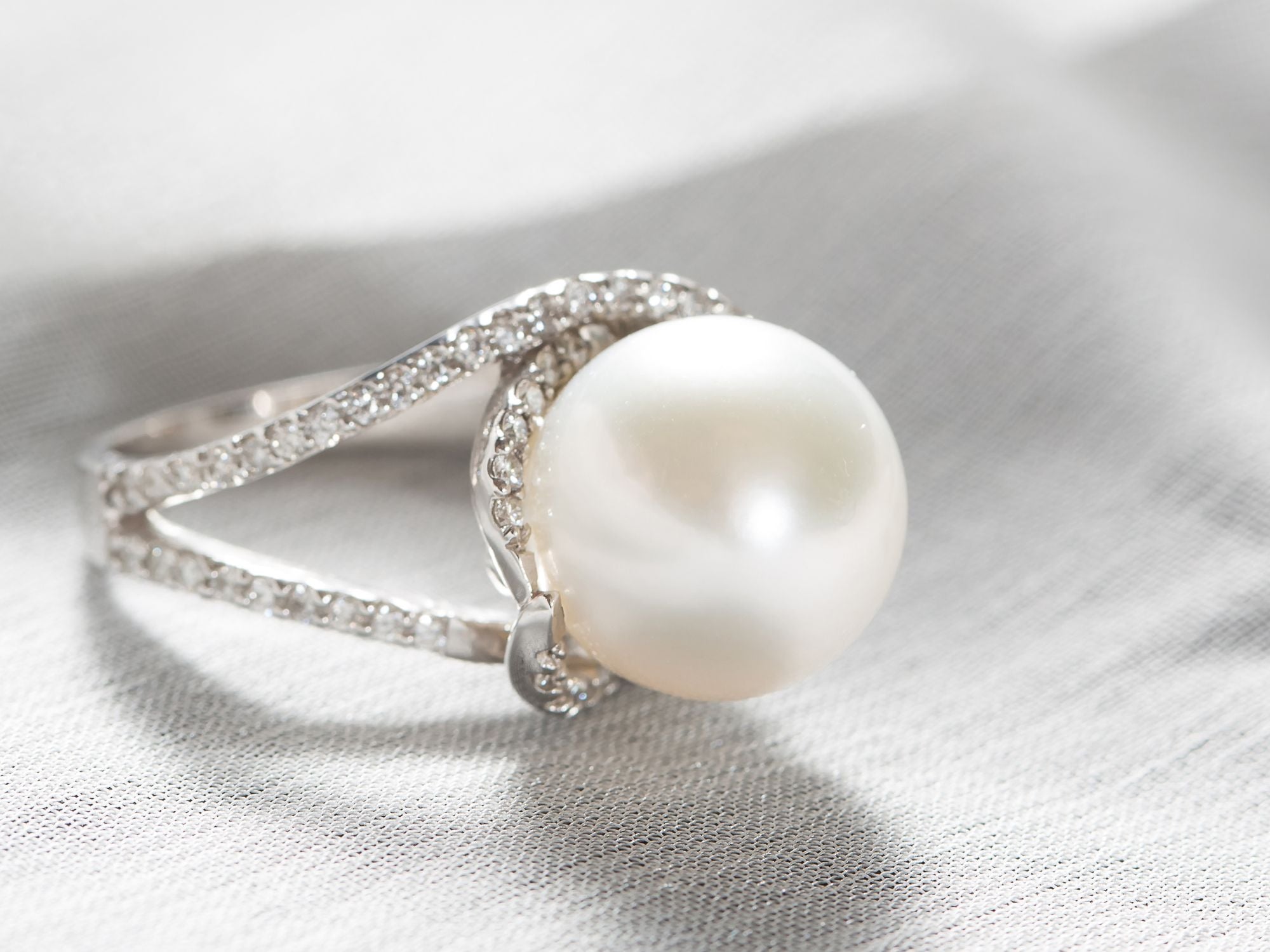 The Timeless Charm of Pearl Rings: A Must-Have Addition to Your Jewelry ...